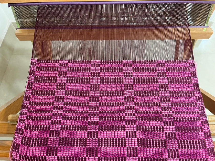 Halvdrall- the Swedish weave – Shuttles and Needles